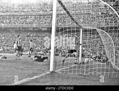 Real Zaragoza, champion de la coupe Generalissimo 1966 après avoir ...