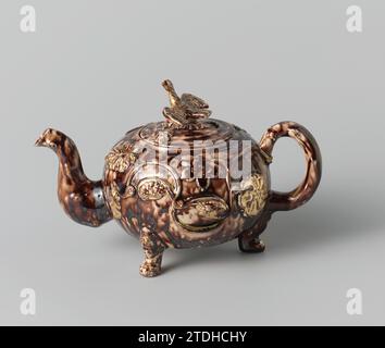 Théière de faïence cuite au four ; Staffordshire (appelé Whieldon ...