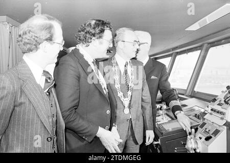 750,000e bateau en écluse, Tor Scandinavia, Ships, 16-02-1978, Whizgle ...