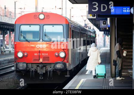 Wels, Österreich. 19. Décembre 2023. ÖBB City-Shuttle Regional-Zug am ...