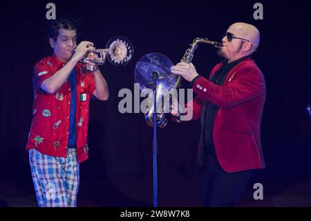 Steve & Jones Caveagna BEI der Premiere des Weihnachtscircus Hannover ...