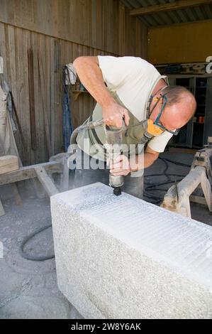 Grande carrière de Demitz-Thumitz. Le granit concassé est utilisé pour ...