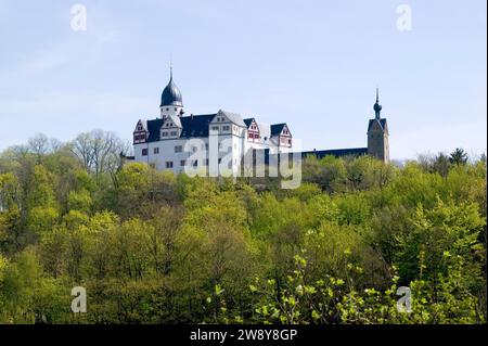 Le château de Rochsburg se dresse sur un éperon rocheux au-dessus du ...
