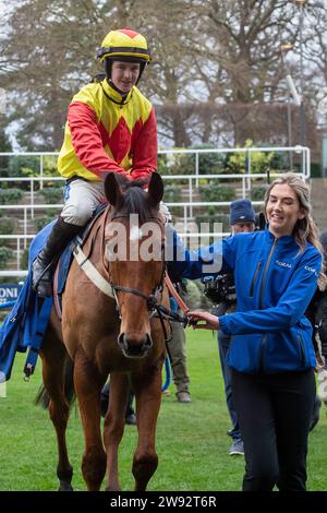 Triple Trade monté par le jockey Brendan Powell remporte le brillant ...