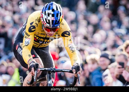 Gavere, Belgique. 26 décembre 2023. Le Belge Wout van Aert photographié ...
