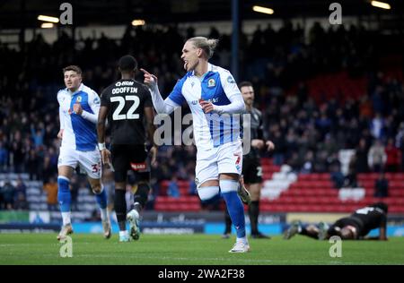 Arnor Sigurdsson des Blackburn Rovers célèbre le premier but de leur équipe lors du Sky Bet ...