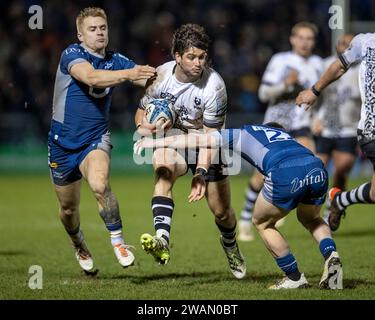 Benhard Janse van Rensburg des Bristol Bears est affronté par Marcell ...