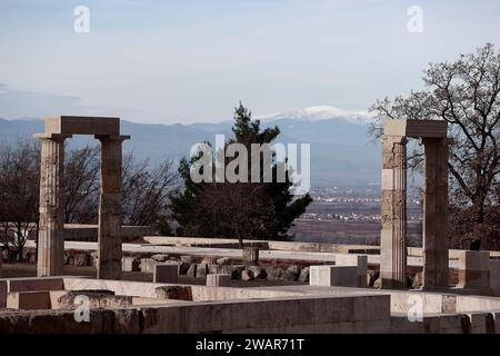 Vergina, Grèce. 5 janvier 2024. Un homme visite le site d'un palais de ...