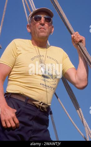 Le légendaire pêcheur monstre Frank Mundus emmène un homme riche dans ...