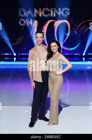 Simon Senecal et Amber Davies lors du lancement de la prochaine série ...