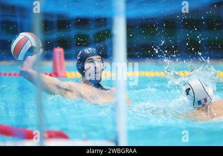 (240111) -- ZAGREB, 11 janv. 2024 (Xinhua) -- Zoran Bozic (R), d ...