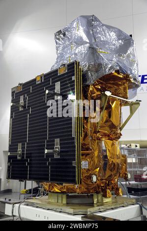 Base aérienne de VANDENBERG, Californie -- le carénage de charge utile ...