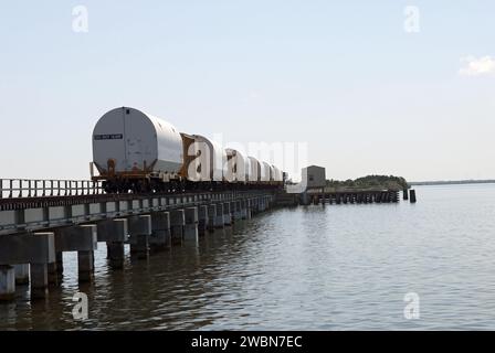 CAP CANAVERAL, Floride. - Le train de la NASA Railroad transporte les ...