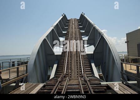 CAP CANAVERAL, Floride. - Le pont de traction du chemin de fer de la ...