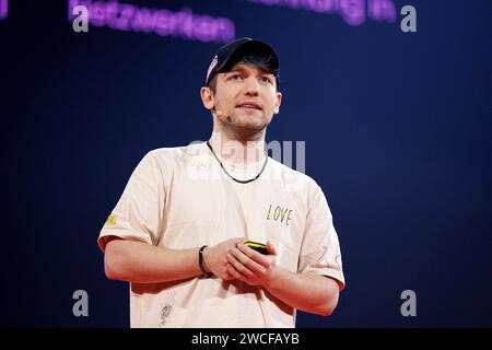 YouTuber Rezo BEI seinem Vortrag exposé : Wie influenceur ihre ...