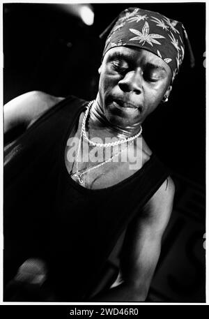 Matty Hanson (alias MC Fusion) du groupe de hip-hop Credit to the ...