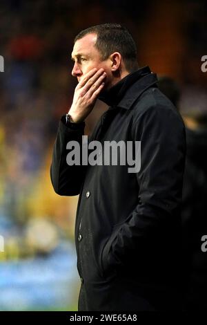 Le Manager de Barnsley Neill Collins regarde lors du match de Sky Bet ...
