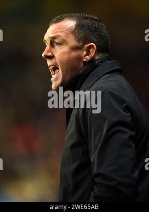 Le Manager de Barnsley Neill Collins regarde lors du match de Sky Bet ...