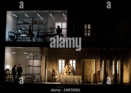 Aryeh Nussbaum Cohen unten mittig, als First Angel, The Boy und Georgia ...