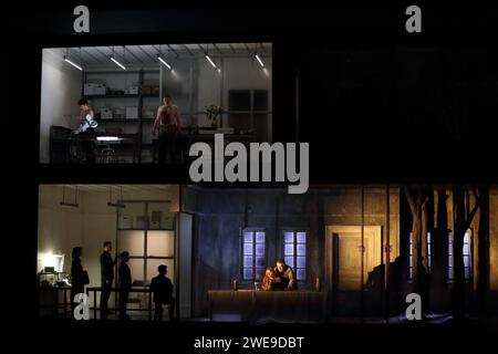 Aryeh Nussbaum Cohen unten mittig, als First Angel, The Boy und Georgia ...