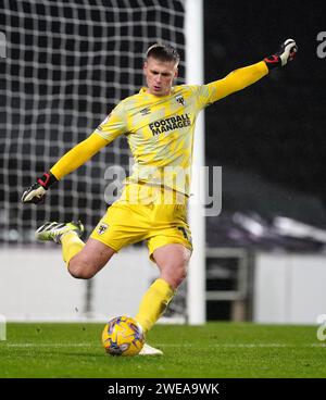 Le gardien de but de l'AFC Wimbledon Alex Bass lors du match de Sky Bet ...