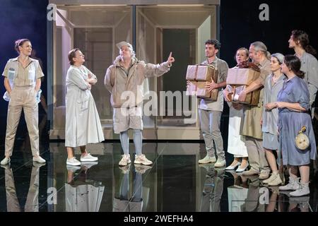 Ensemble Hauptdarsteller sind Lisa Birke Balzer, Steffi Krautz, Peter ...