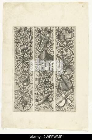 Trois trophées verticaux avec instruments de musique; Panoplia SEV ...