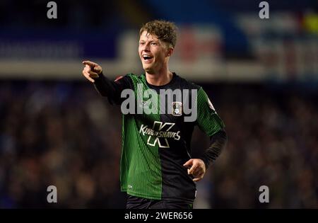 Victor Torp Overgaard de Coventry City célèbre le premier but de son ...