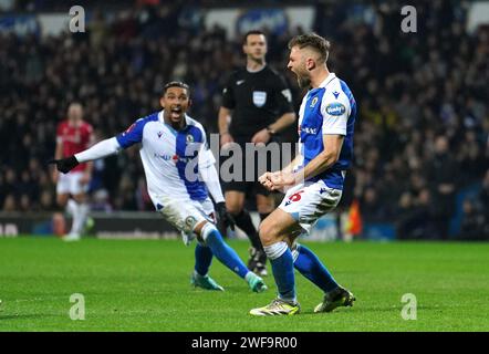 Sondre Tronstad des Blackburn Rovers célèbre le quatrième but du match ...