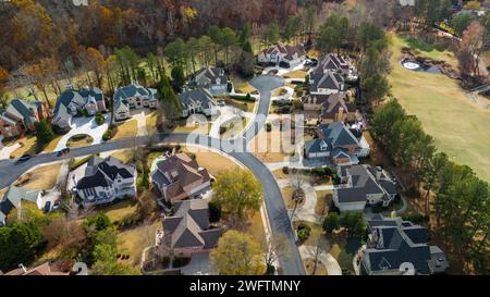 Vue aérienne d'un quartier haut de gamme dans la banlieue d'Atlanta ...