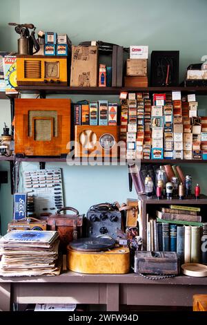 Intérieur de Gripton radio Stores, une reconstitution des années 1930 d ...