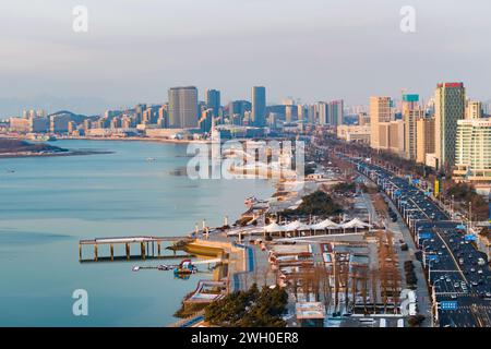 QINGDAO, CHINE - 6 FÉVRIER 2024 - le paysage après les chutes de neige ...