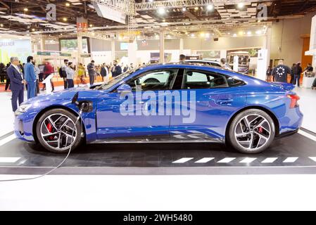 New Delhi - 1er février 2024 : la voiture Audi RS e-tron GT est exposée au salon Bharat Mobility ...