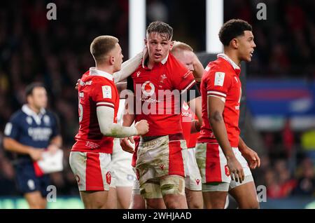 Alex Mann du pays de Galles célèbre avoir marqué le deuxième essai de ...