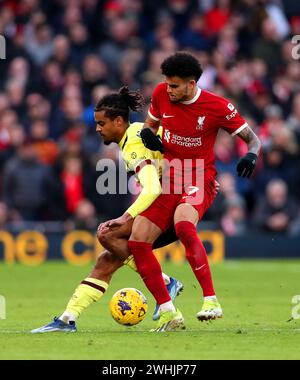 Lorenz Assignon de Burnley (à gauche) et Andrew Robertson de Liverpool ...