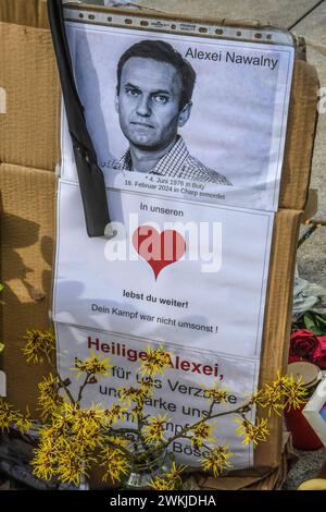 Trauer um Alexey Nawalny- Kerzen, Bilder , Blumen , letzte gruesse ...