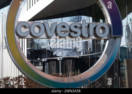 Die Konzernzentrale der COVESTRO AG, Firmenlogo, logo, Architektur ...