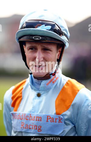 Jockey Jack Gilligan à l'hippodrome de Lingfield Park, Surrey. Date de ...