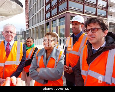 Maire de Saint Denis Mathieu Hanotin (l), Président de Paris 2024, Tony ...