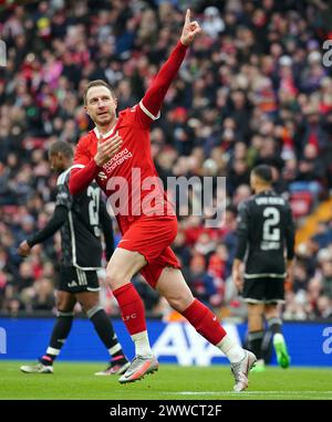 Gregory Vignal de Liverpool Legends célèbre le score lors du match ...