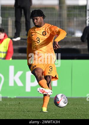 ASSEN - Emmanuel van de Blaak Holland U19 lors du match qualificatif du ...