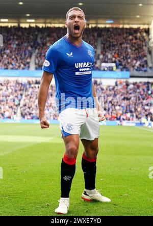 Cyriel Dessers des Rangers célèbre le score, pour le voir exclu par le ...