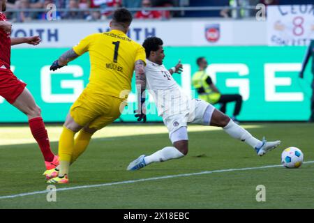 De droite : Serge GNABROY (FC Bayern Munich), Thomas MUELLER (MULLER ...