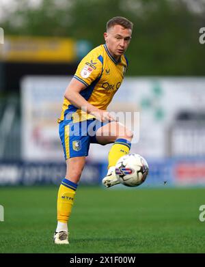 Louis Reed de Mansfield Town lors du match de Sky Bet League Two au One ...
