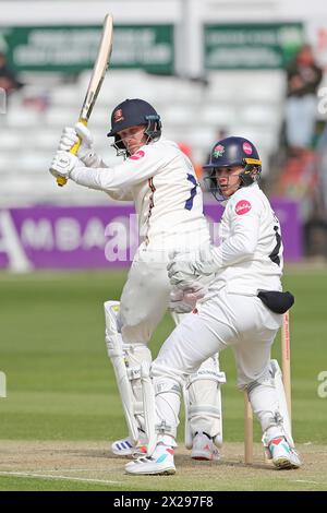 Jordan Cox de l'Essex en action de frappe lors de l'Essex CCC vs ...