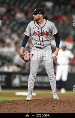 Atlanta Braves pitcher Aaron Bummer (49) works in the seventh inning in ...