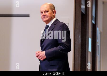 Wiesbaden Bundeskanzler Olaf Scholz besucht das Bundeskriminalamt BKA, Wiesbaden, 25.04.2024 ...