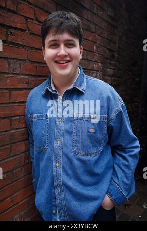 L'adolescent musicien Patrick Bennett à Liverpool, a composé le thème et la partition pour la ...