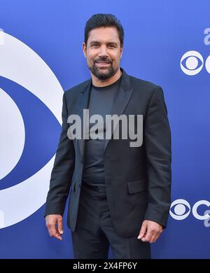 Manu Bennett arrive à la célébration de l'horaire d'automne 2024-2025 ...