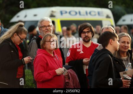 Les supporters de Crawley Town avant la demi-finale de la Sky Bet ...